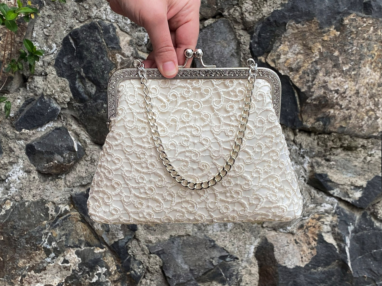Bridal Purse Bag Clutch, Wedding Clutches & Evening Bag With Kiss Frame ...