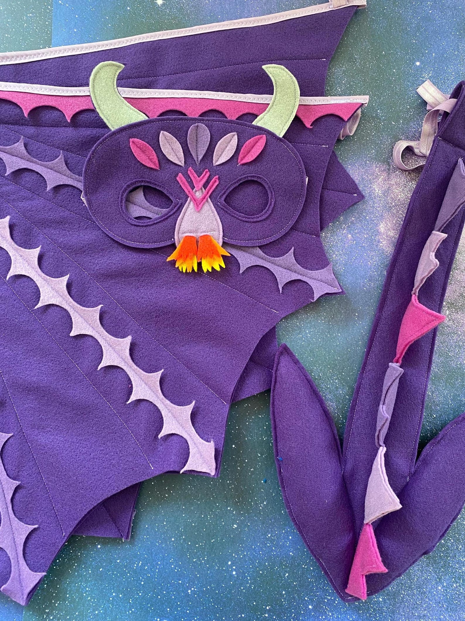 Dragon Costume Set / Fire-breathing Mask, Tail and Fun Flappable Wings ...