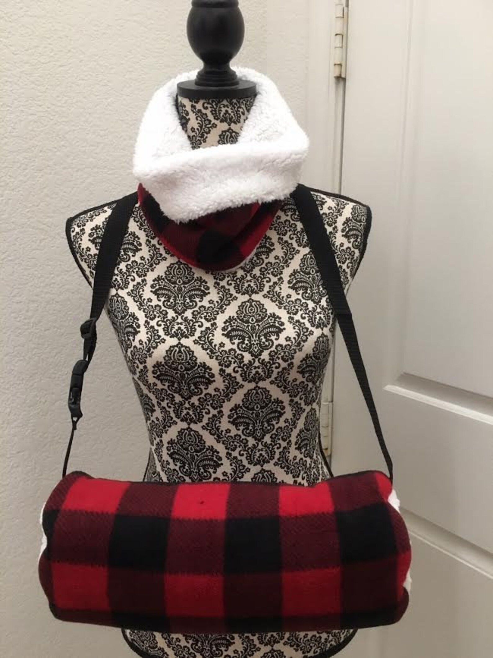 Buffalo Plaid Checked Hand Muff. Sherpa Hand Muffs, Buffalo Plaid ...