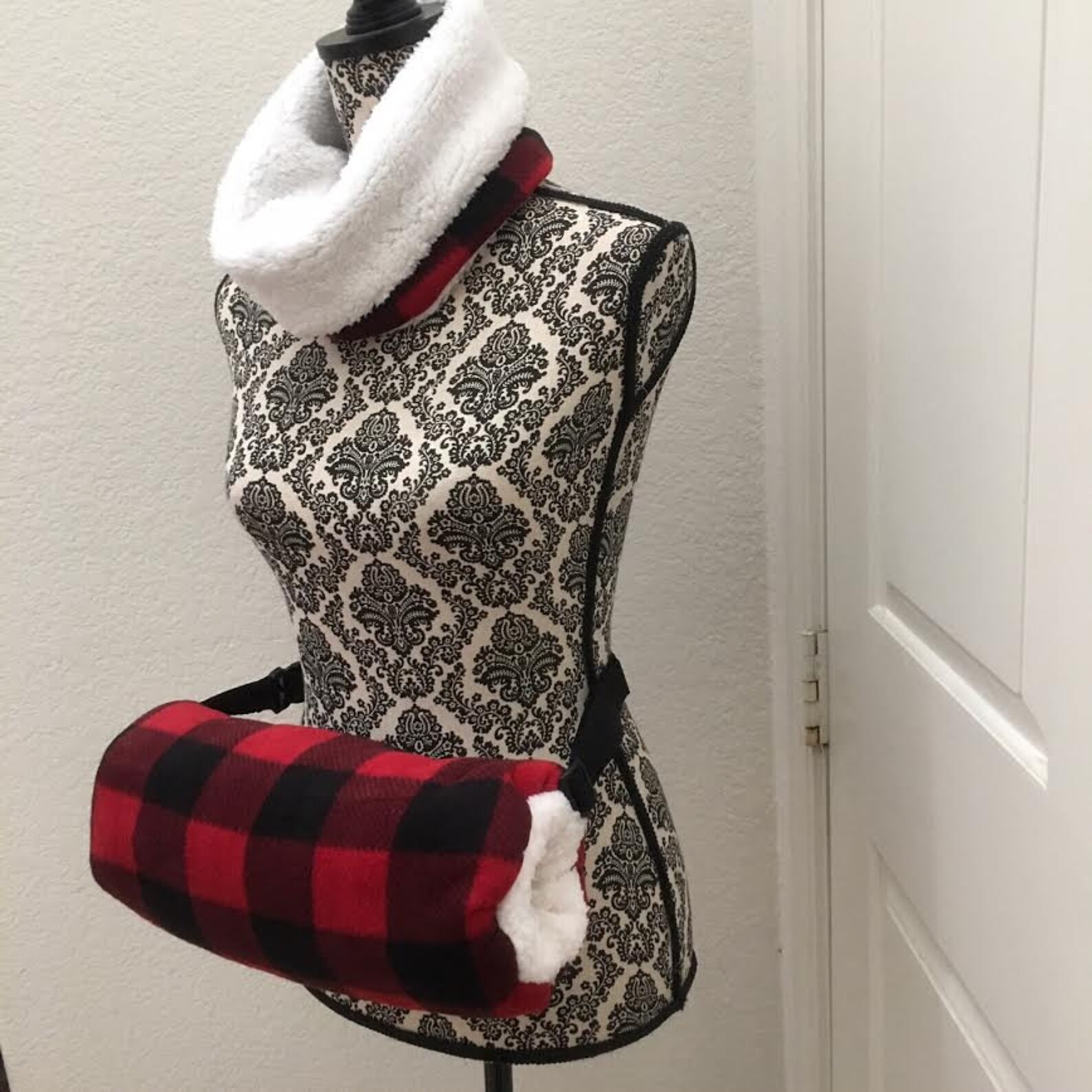 Buffalo Plaid Checked Hand Muff. Sherpa Hand Muffs, Buffalo Plaid ...