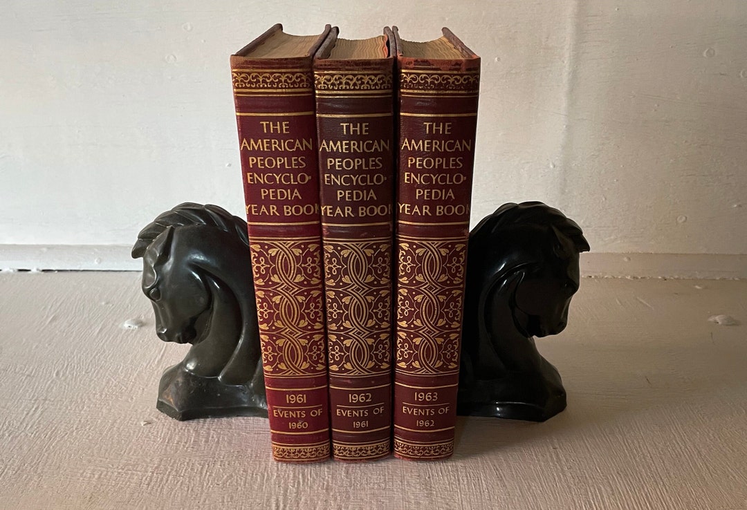 Vintage Book Set, the American Peoples Encyclopedia Yearbooks, 1961 ...