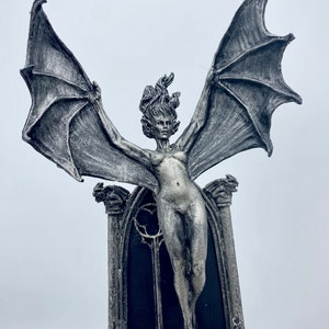 Carmilla the Vampire Statue, Hand Painted Resin Sculpture | Legendary ...