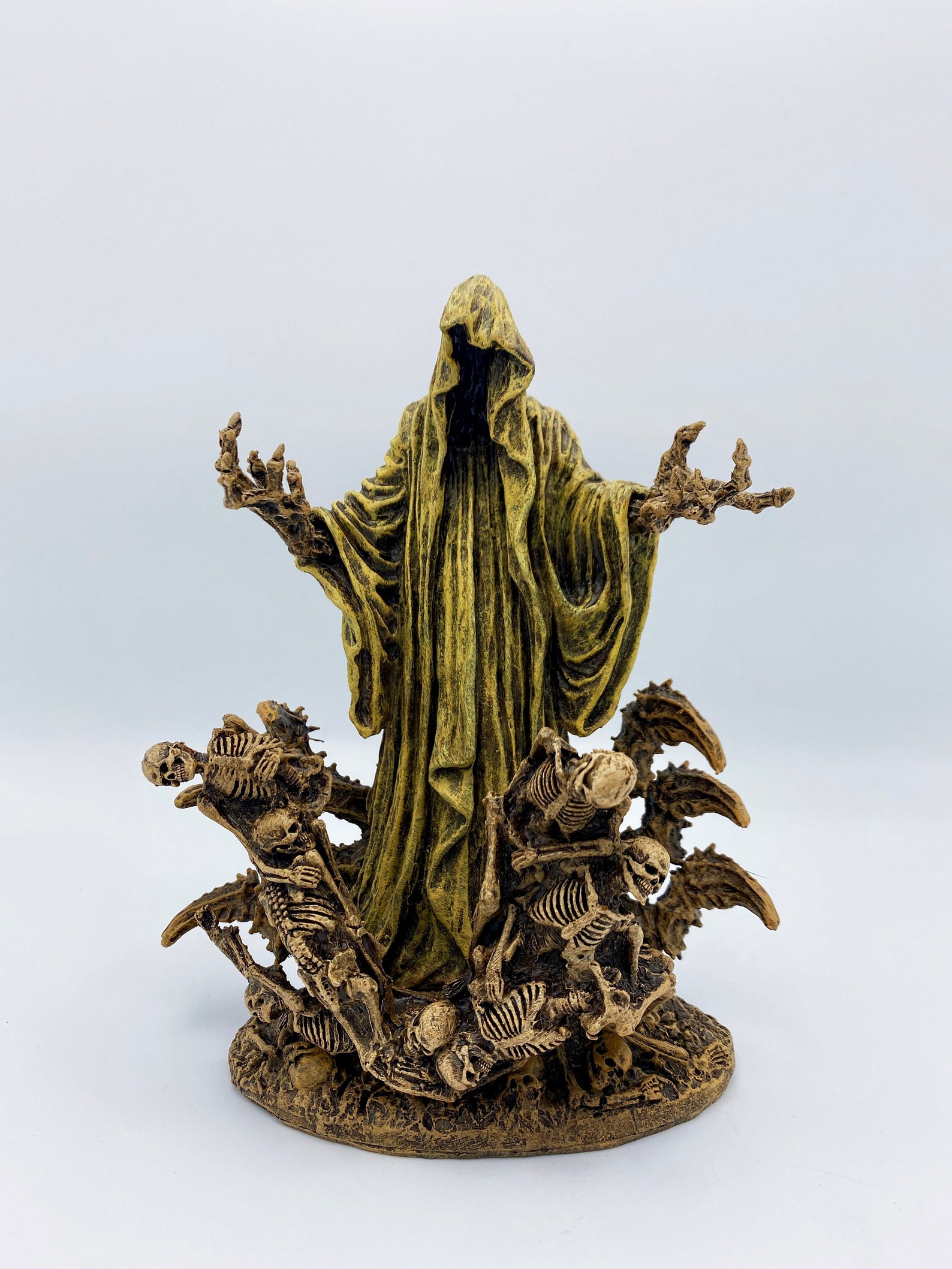 H.P. Lovecraft's the King in Yellow/ Hastur Statue - Etsy