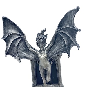 Carmilla the Vampire Statue, Hand Painted Resin Sculpture | Legendary ...