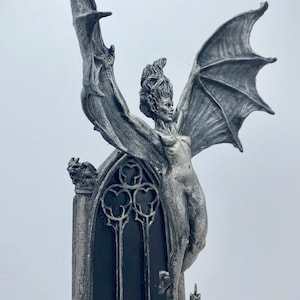 Carmilla the Vampire Statue, Hand Painted Resin Sculpture | Legendary ...