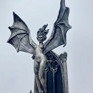 Carmilla the Vampire Statue, Hand Painted Resin Sculpture | Legendary ...