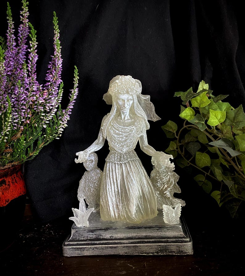 La Llorona, the Weeping Woman Statue, Hand Painted Resin Sculpture ...