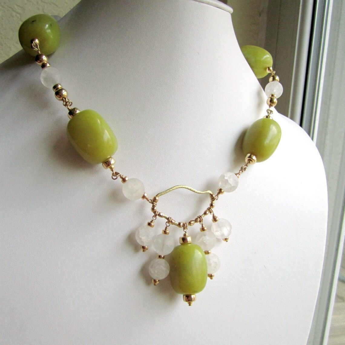 Collar verde oliva Joyería de jade Joyas de cuarzo blanco - Etsy España