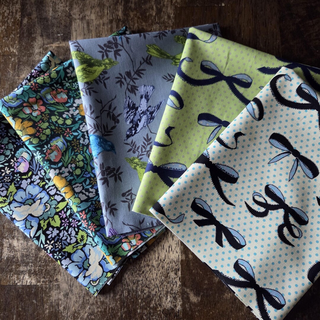 Anna Maria Horner AMH Honor Roll Fat Quarter Bundle - Free Spirit ...