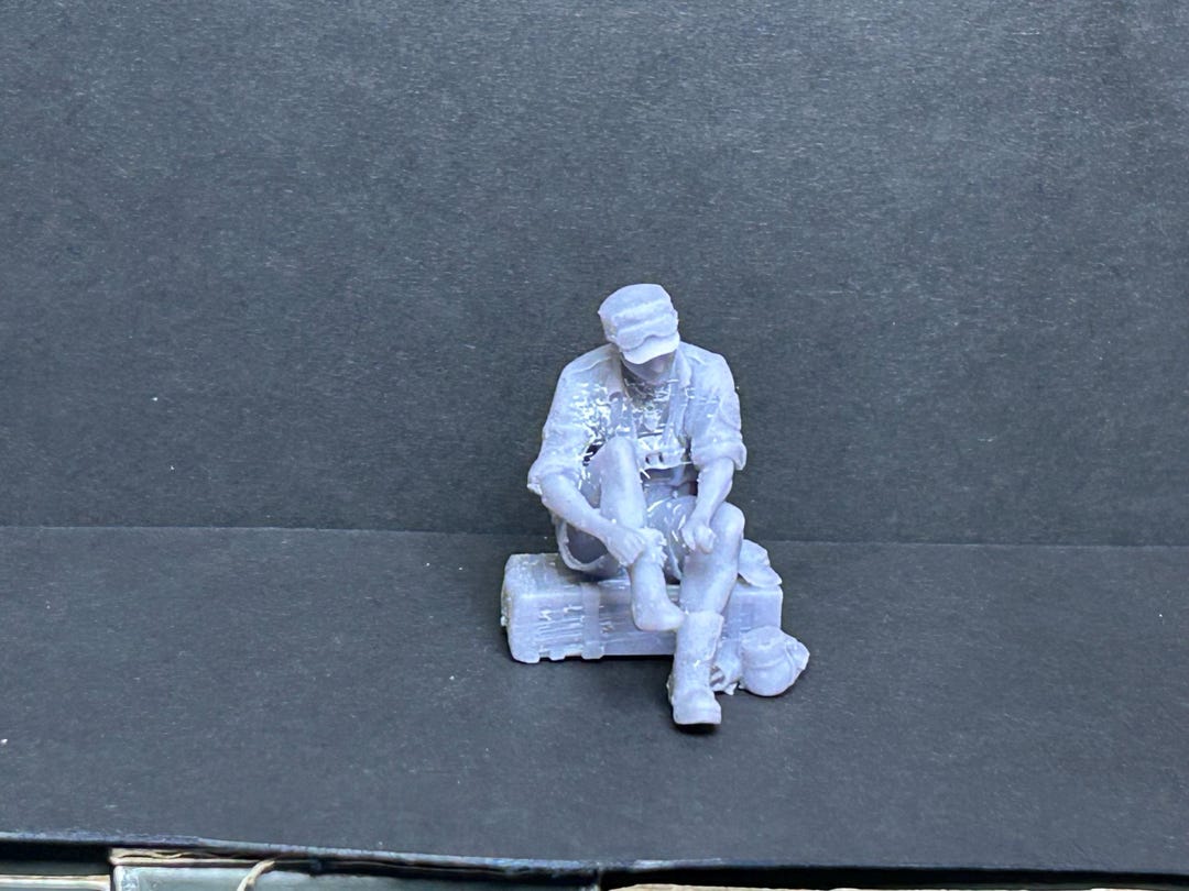 1/35 German DAK Soldier Putting on Socks in Resin - Etsy