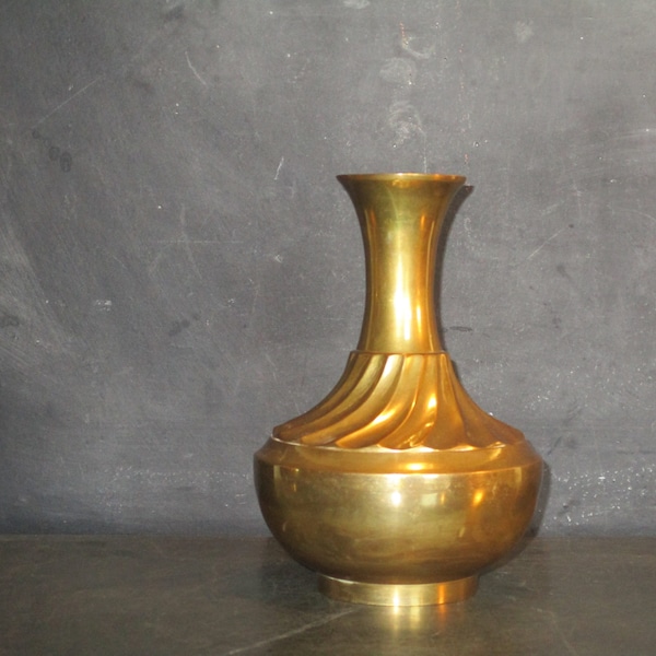 Vintage Brass Vase - Etsy