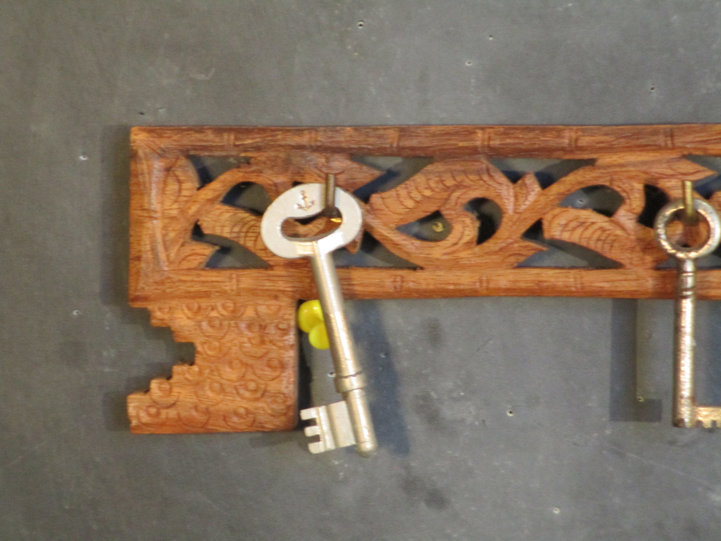 Vintage Carved Wood Key Rack-key Holder-skeleton Key-wall - Etsy Israel