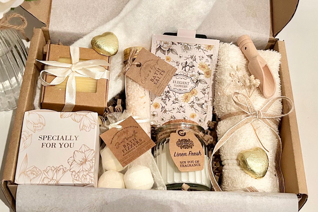 Luxury Spa Gift | Large Artisan Handcrafted Pamper Set | Neutral ...