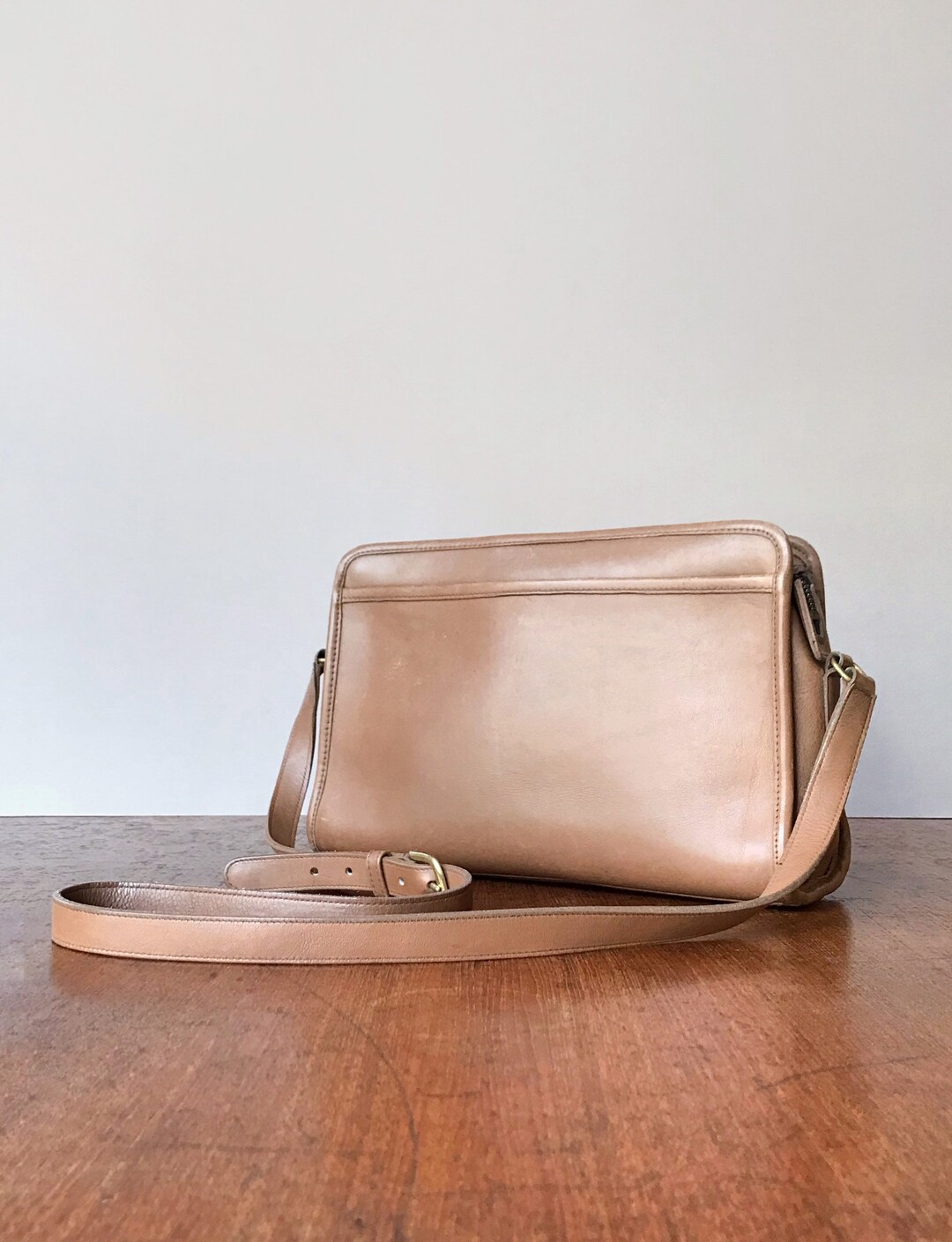 Vintage 80's 90's Coach Putty Tan Leather Cross Body Zippered Slit ...