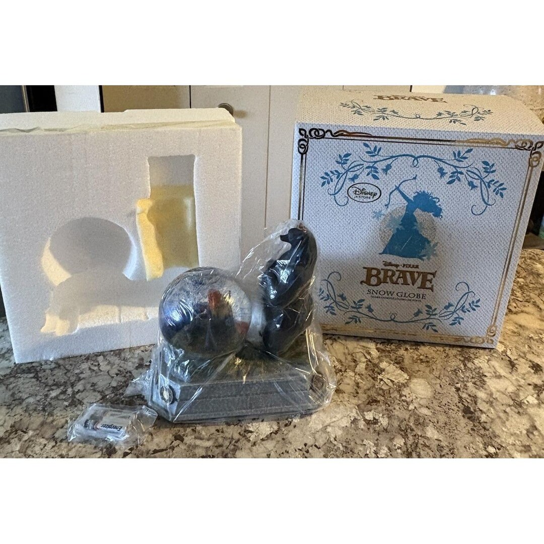 Disney Store Brave Merida Queen Elinor Lit Snow Globe 8.25" Rare New ...