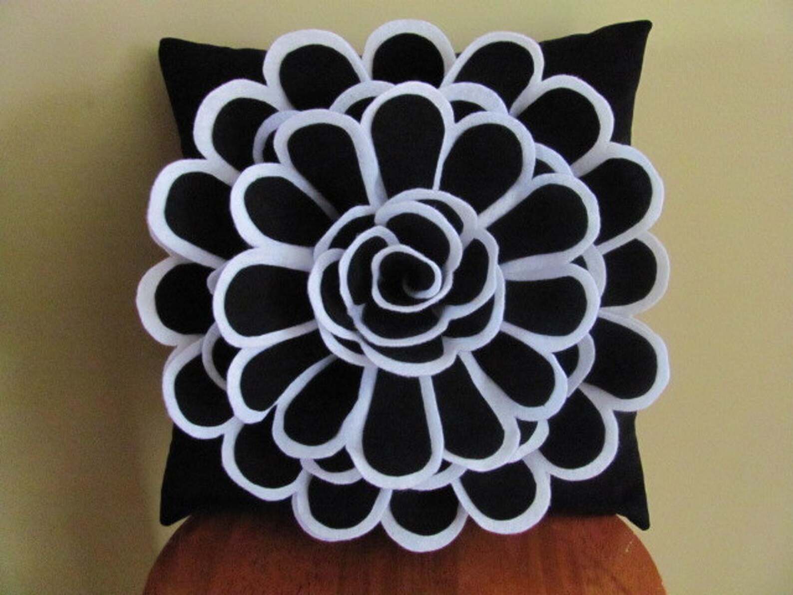 Felt Flower Pillow Pattern DAISY ROSE Felt Flower Throw Pillow Pattern ...