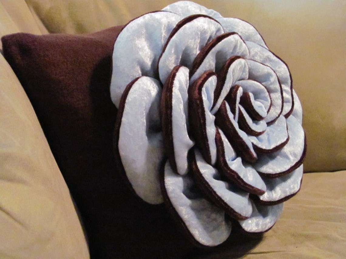VICTORIA ROSE Flower Pillow Rose Pattern Felt Rose With 2 Bonus Pillow ...