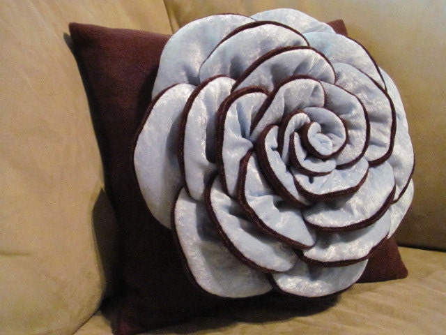 VICTORIA ROSE Flower Pillow Rose Pattern Felt Rose With 2 Bonus Pillow ...