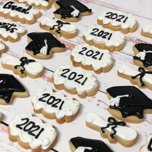 Graduation Cap Brownie Bites | Etsy