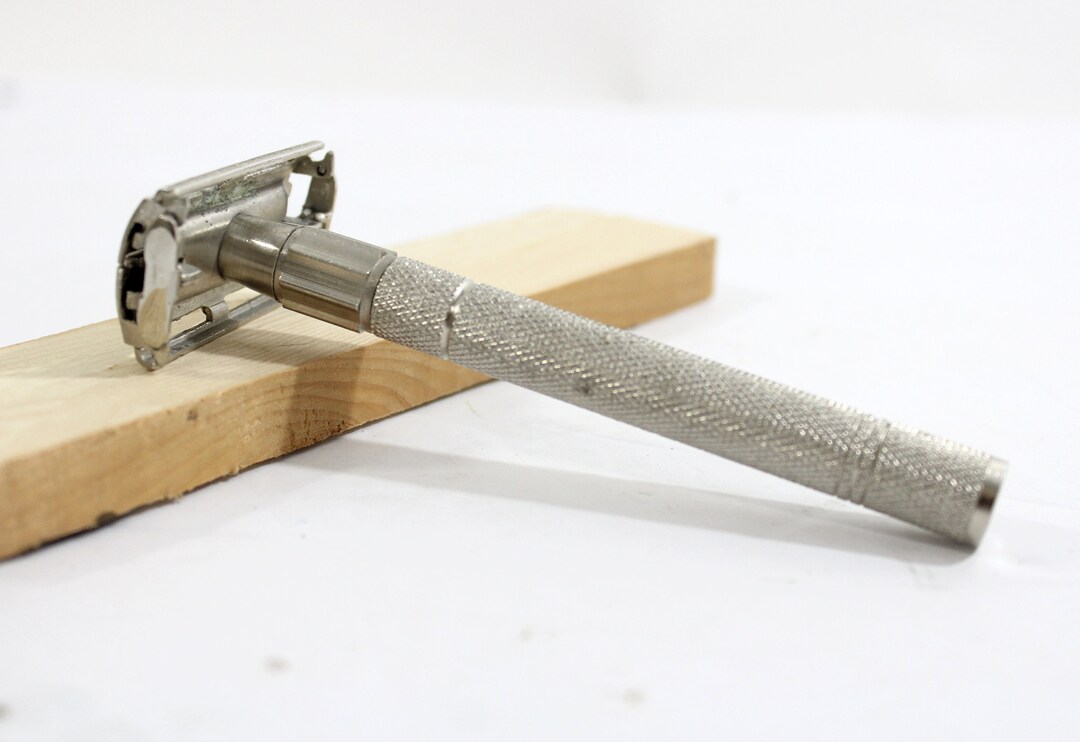 Vintage DE TTO Safety Razor With Mirror Finish on Head, Knurled Handle ...