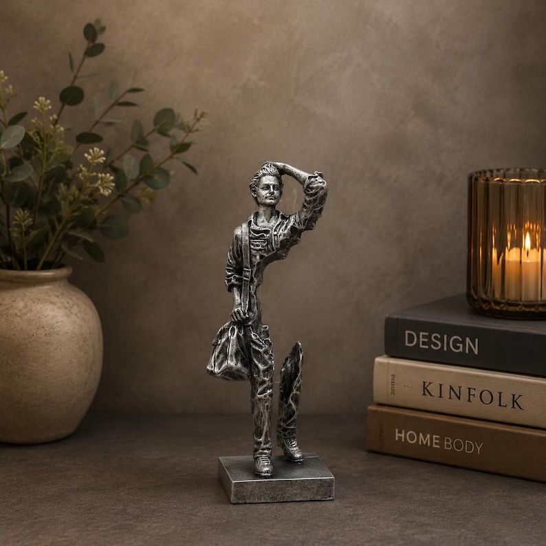 Abstract Resin Traveler Statue, Elegant Home Office Decor, Nordic Style ...
