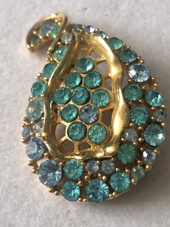 Vintage Lisner Teal Rhinestone Gold Tone Brooch - Gem