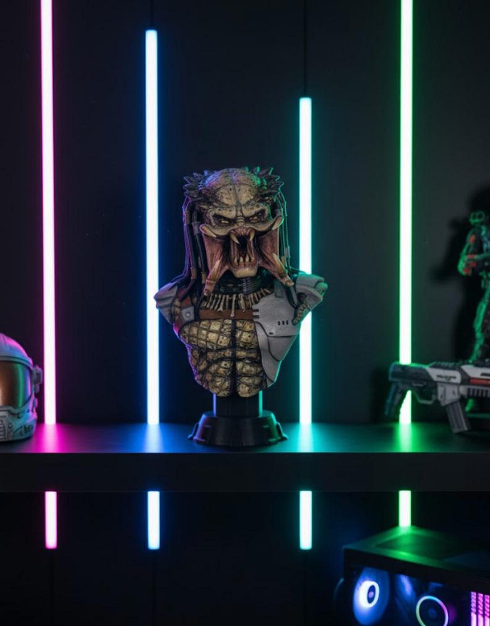 Predator Fan Art Bust – Hand Painted 3D Printed Statue | AVP Collector ...