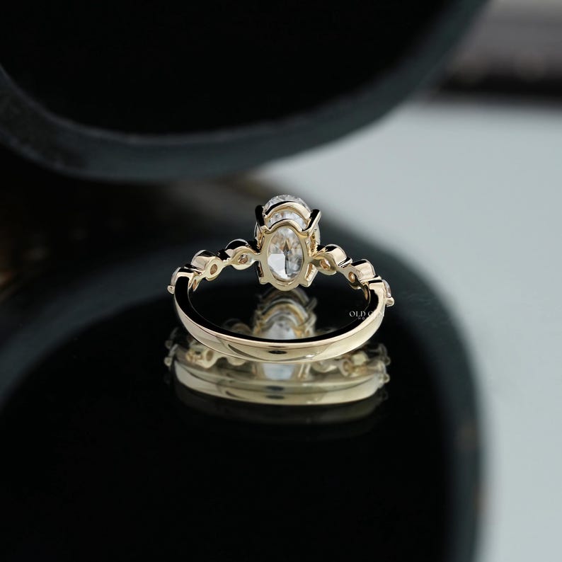 1940s Mid Century Old Mine Moval Cut Lab Diamond Ring | Side Round ...