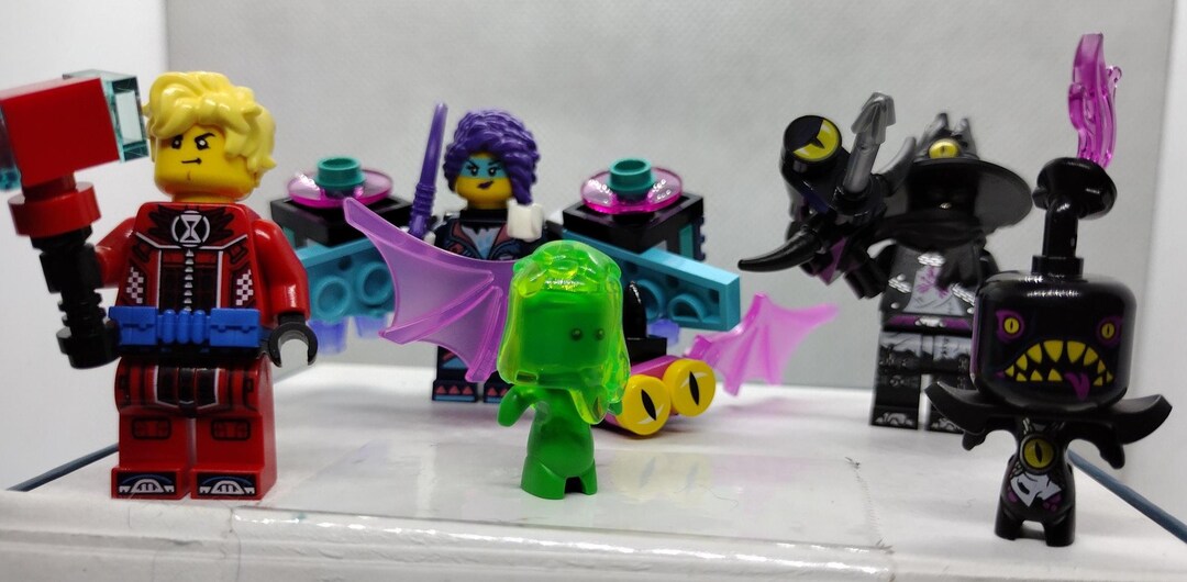 Lego Dreamzz Minifigures Cooper, Zblob, Zoey, Night Hunter, and Snivel ...