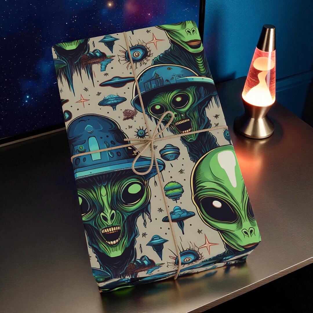 Aliens in Hats and UFO Pattern Wrapping Paper | Cosmic Space Alien Roll ...