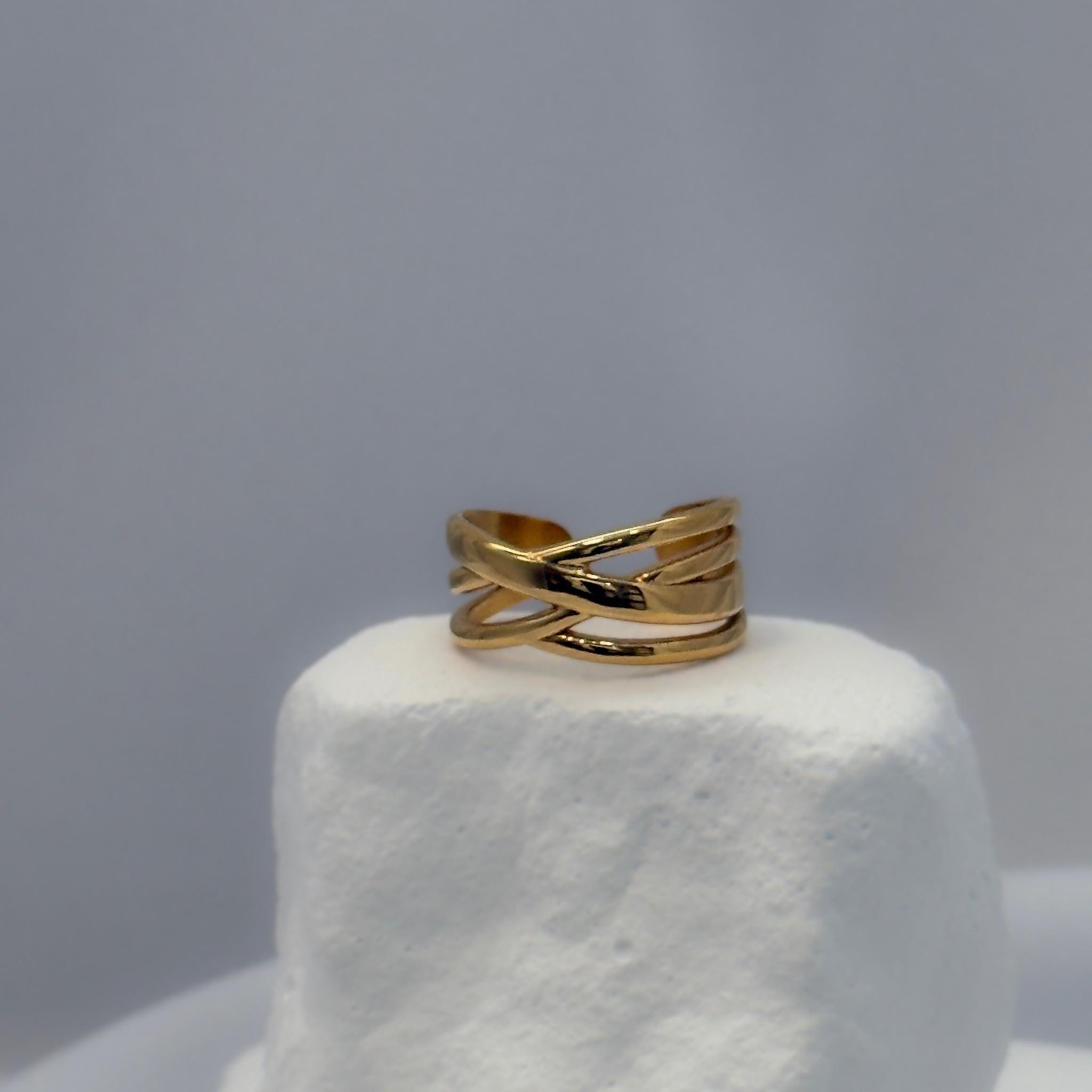 Oasis Escape Ring - Etsy