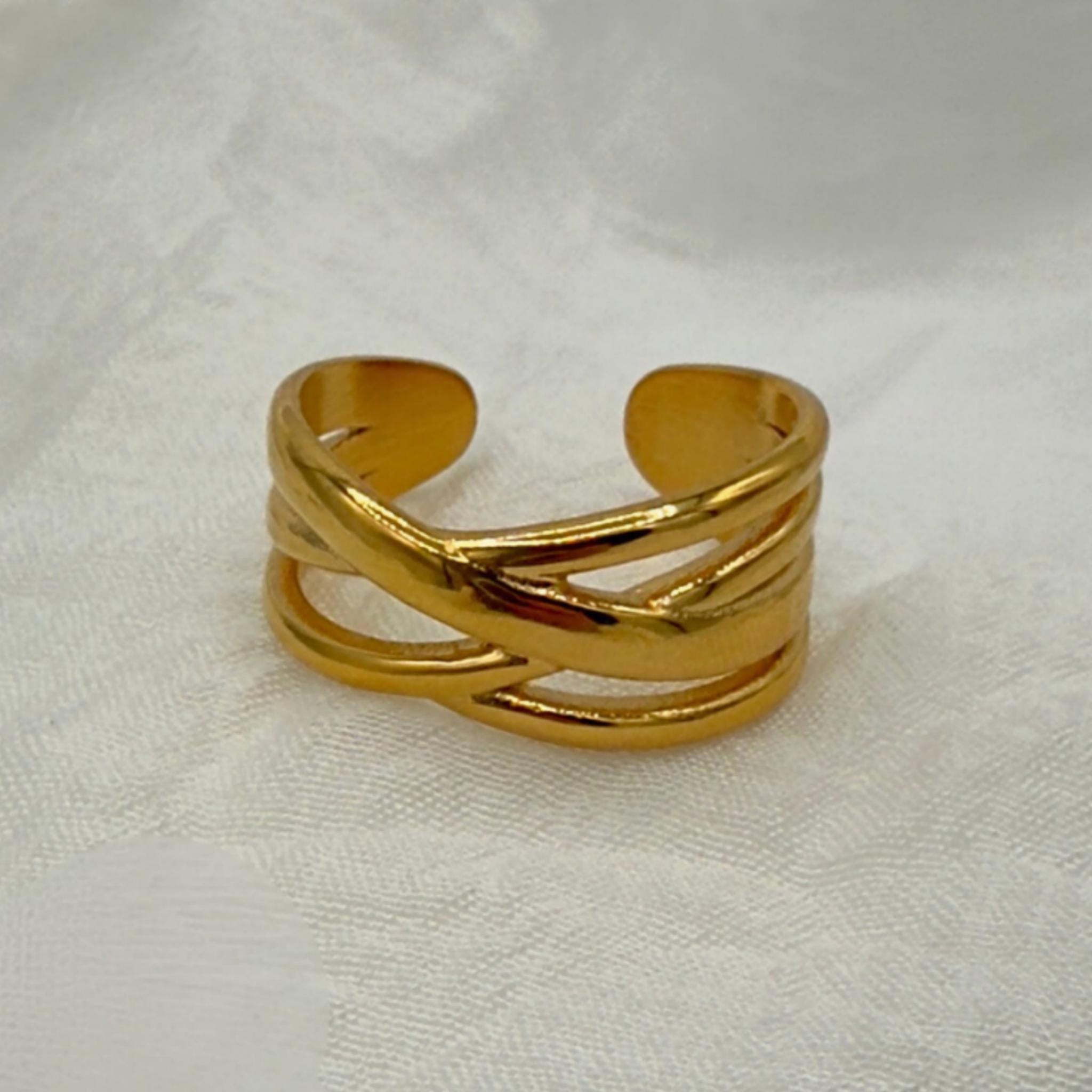 Oasis Escape Ring - Etsy