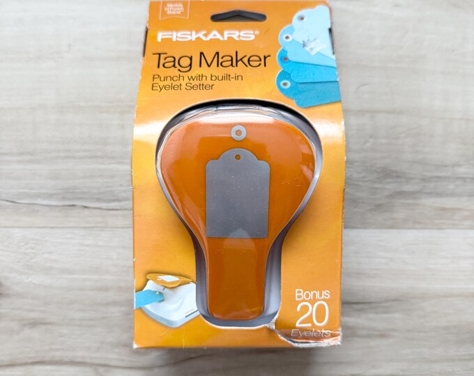 Fiskars Tag Maker Paper Punch With Built-in Eyelet Setter, Makes 3 X2 ...