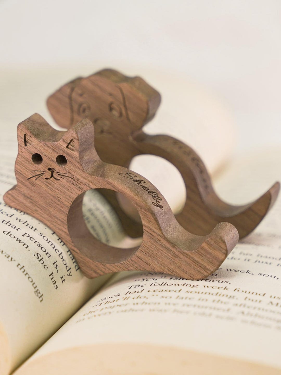 Personalized Wooden Cat Thumb Book Page Holder, Custom Name Bookmark ...