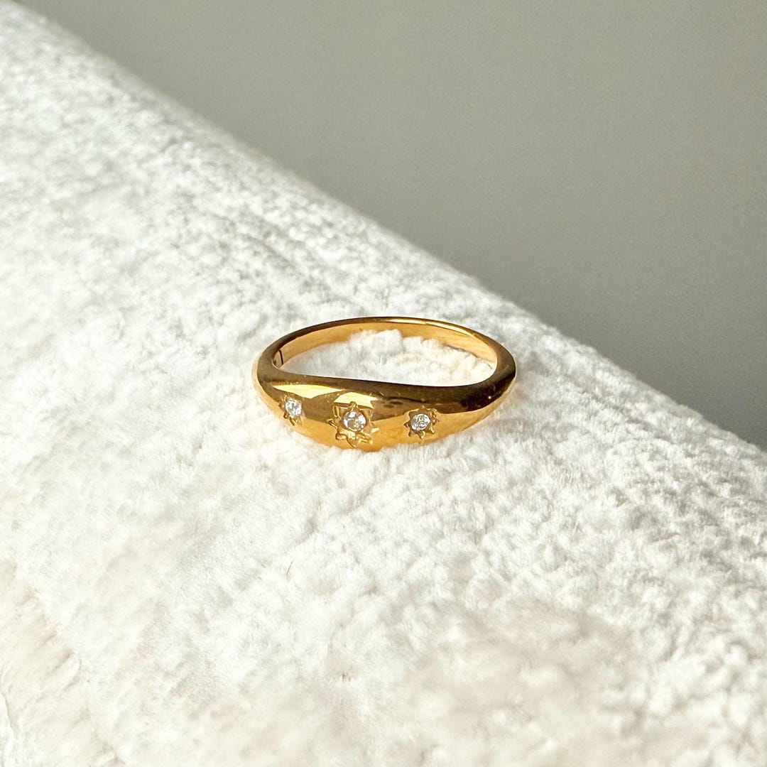 Gold Star Ring, Starburst Setting Celestial Ring, Dainty Ring, Gold ...