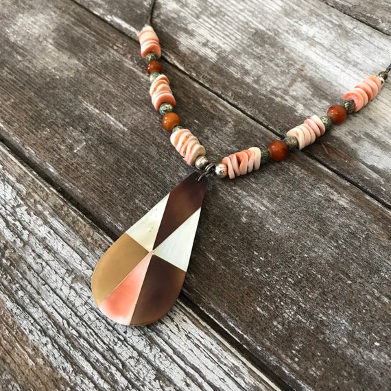 Vintage 1970s Shell Necklace 70s Shell Pendant Neckla… - Gem