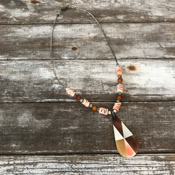 Vintage 1970s Shell Necklace 70s Shell Pendant Neckla… - Gem