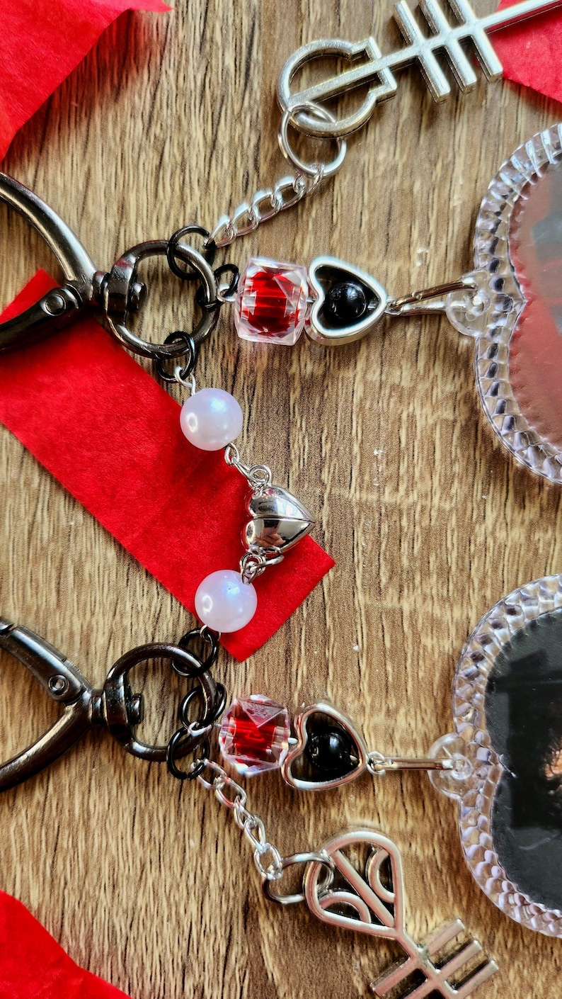 Twenty One Pilots Key Rings - Tyler & Josh Heart - Etsy