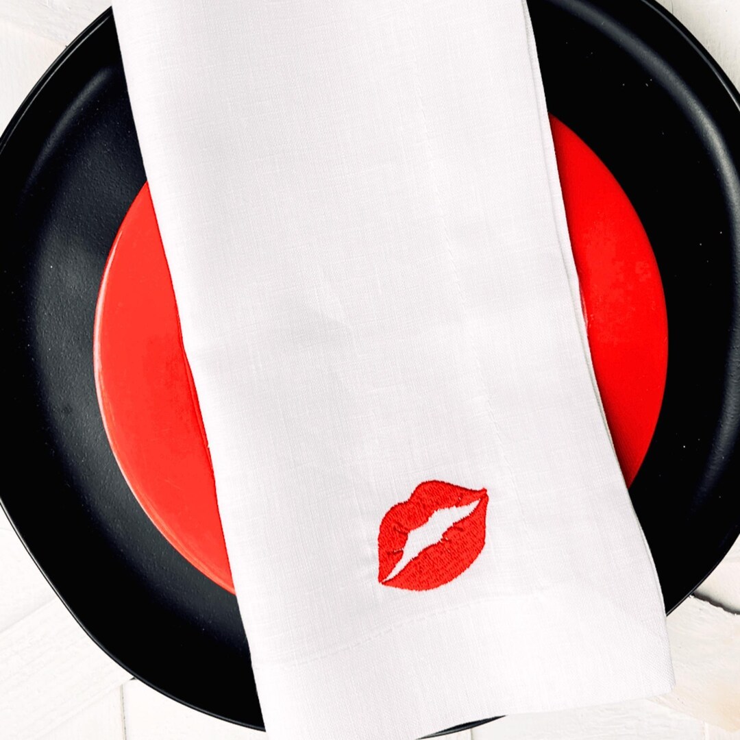 Lip Kiss Valentine's Day Cloth Napkins, Set of 4 - Etsy