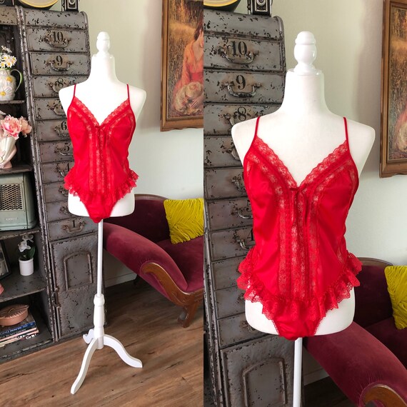 vintage 1980s red lace - Gem