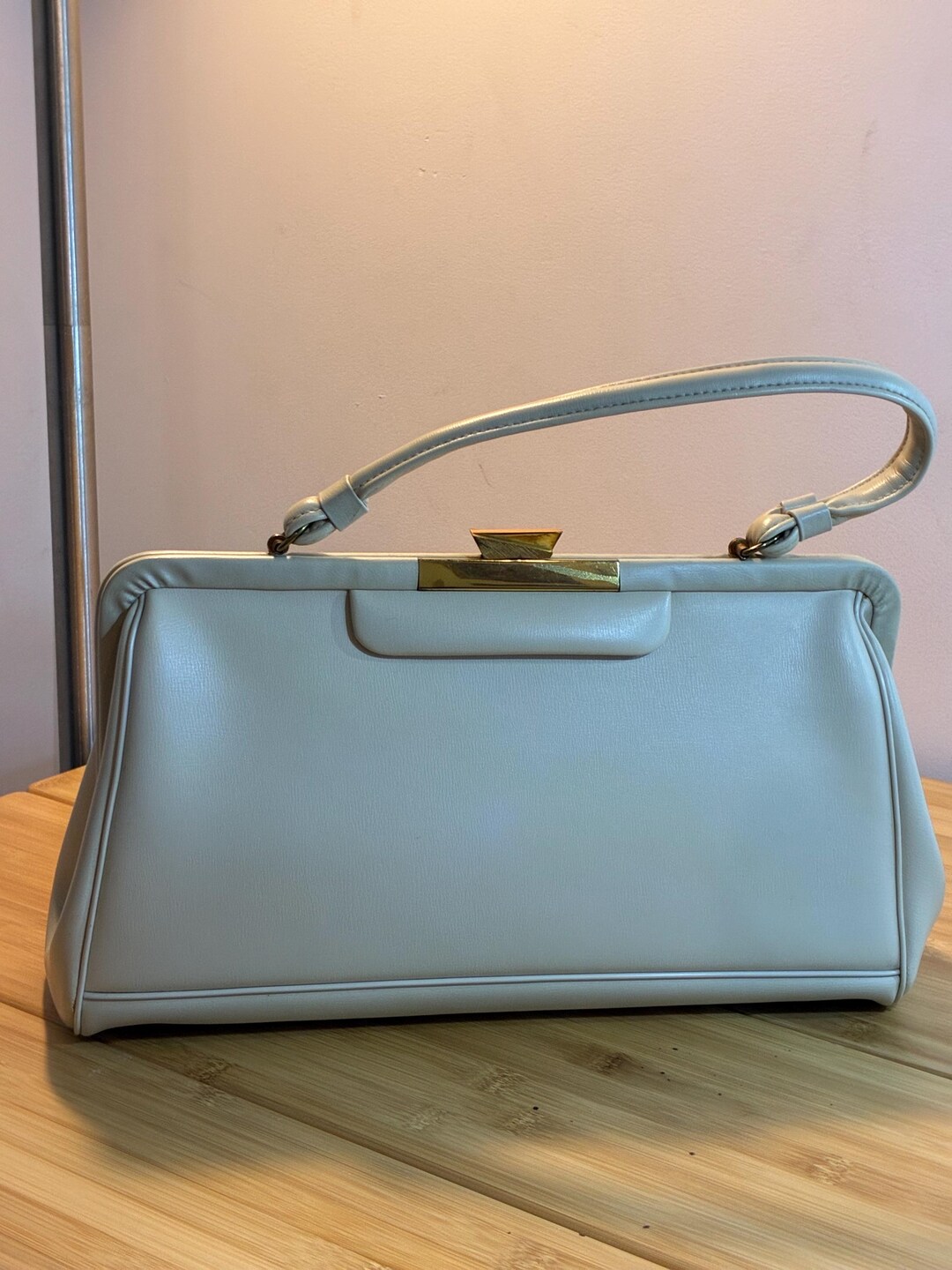1950's or 1960's Ivory Colored Kelly Style Kiss Lock Roomy Pristine ...