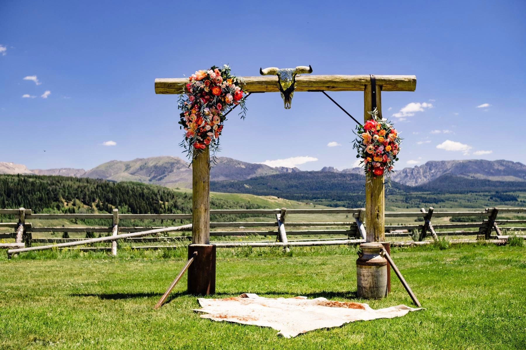 Western wedding arch 60 photos - Astyledwedding.com