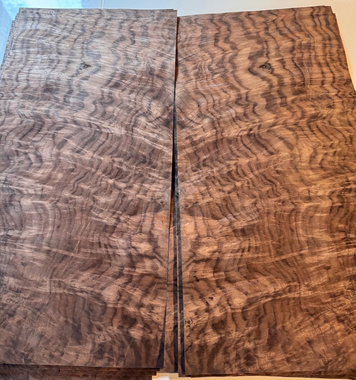 WAVY STUMP Highly Figured Wavy Walnut Stump Veneer 22 Sheet 9" X 19 ...