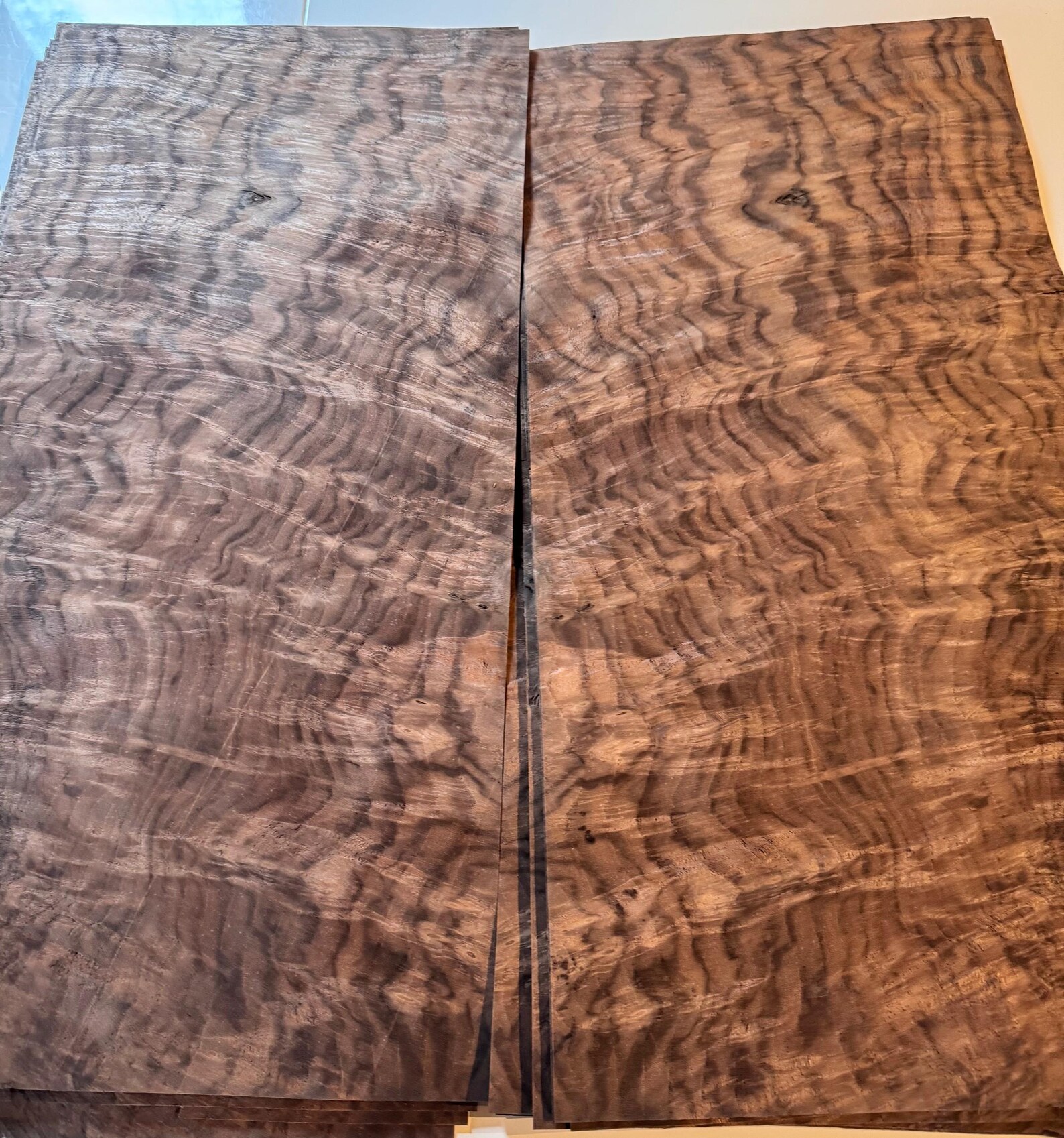 WAVY STUMP Highly Figured Wavy Walnut Stump Veneer 22 Sheet 9" X 19 ...
