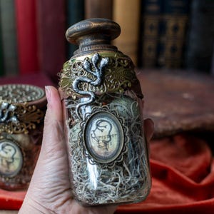 Runespoor Egg Potion Bottle: Wizarding Apothecary Decor - Etsy