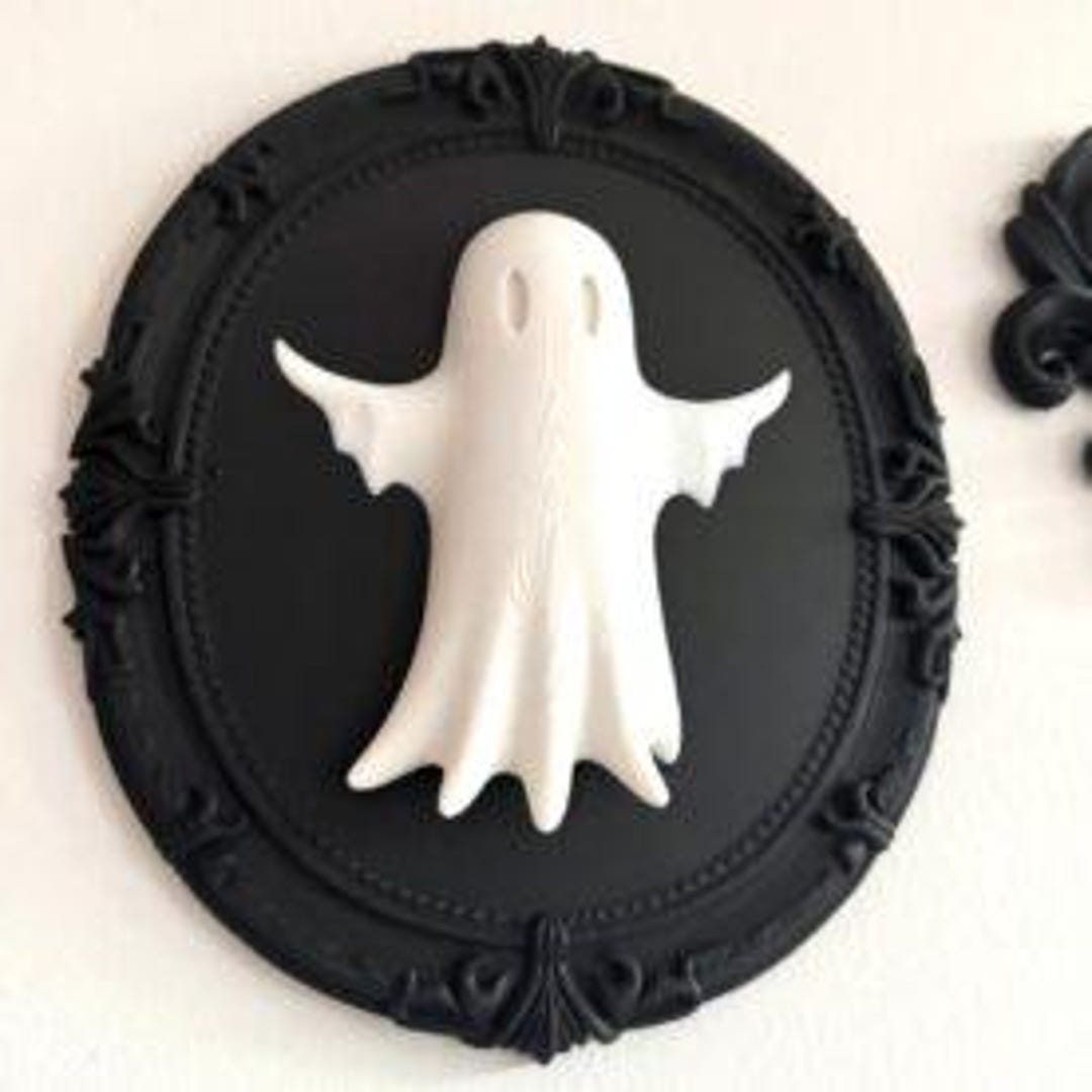 Gothic Ghost Wall Plaque – Spooky Cute Home Décor - Etsy