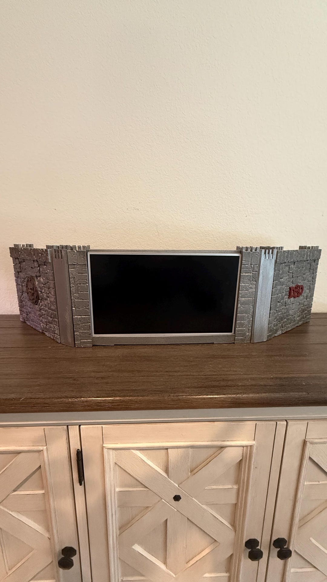 STL FILE - Dungeon Master Screen With Portable Monitor Insert, Dice ...