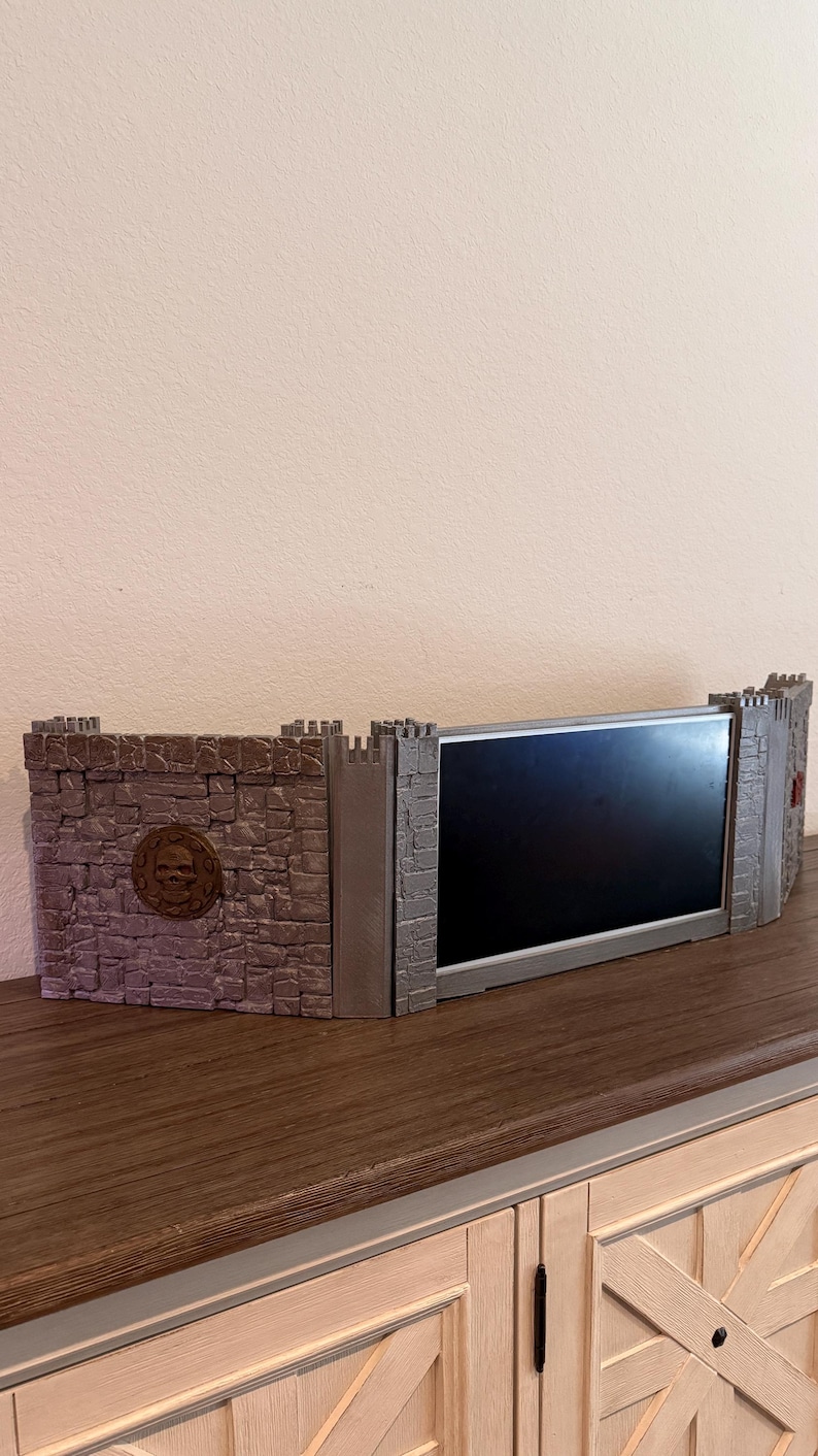 STL FILE - Dungeon Master Screen With Portable Monitor Insert, Dice ...