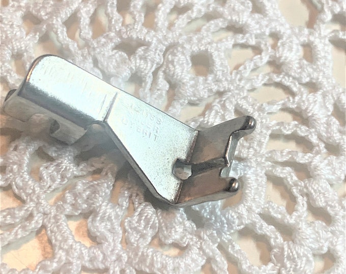 Singer Button Sewing Foot Slanted Shank Presser Foot Attachment #161168 ...