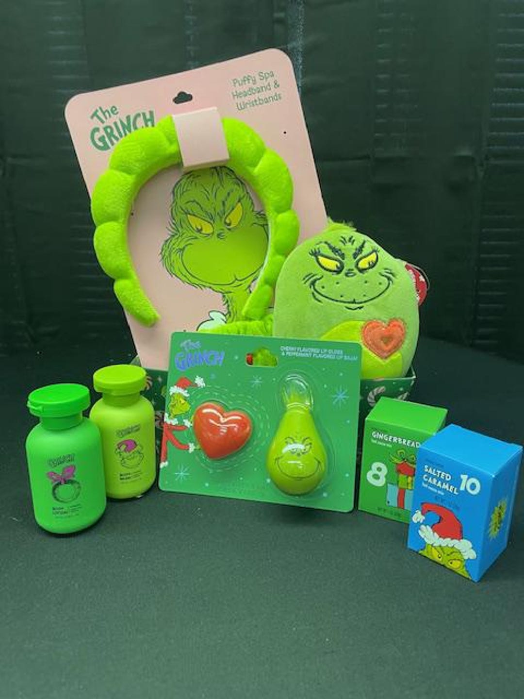 Grinch Christmas Gift Basket for Girls – Cozy & Candy Cane Sweet! - Etsy